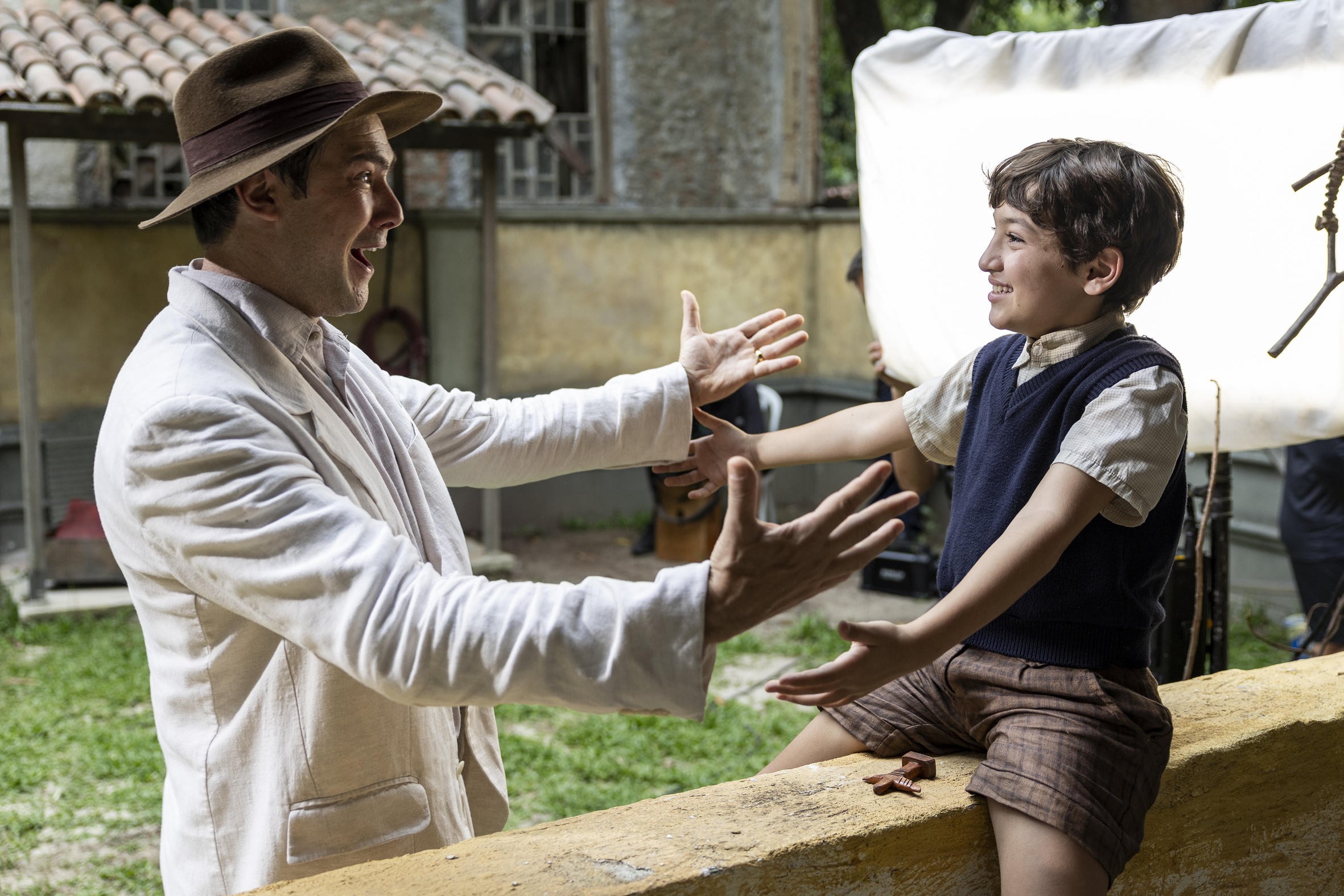 Após reencontro com Samir, Candinho enfrenta velhos e novos inimigos em 'Êta mundo melhor!'