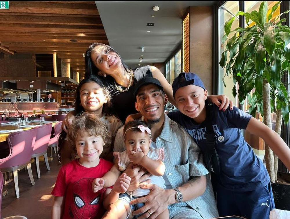 Casado há mais de dez anos e pai de 4: a vida de 'família margarina' de ...