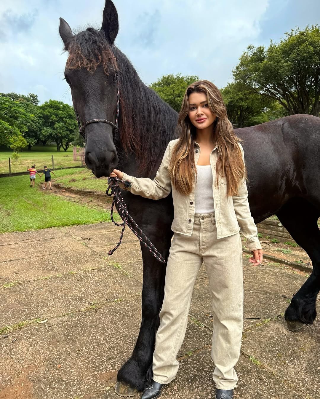 Em clima de romance, Franciny Ehlke posa com o marido: 'Vivendo um sonho'