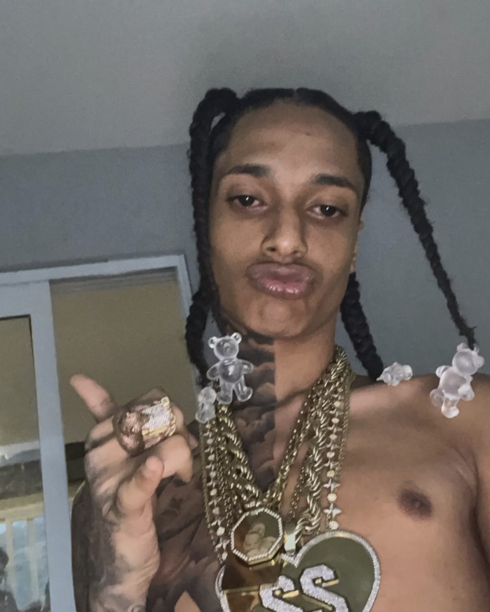 Filho de Marcinho VP, MC Oruam aluga mansão com vista para o mar no Rio ...