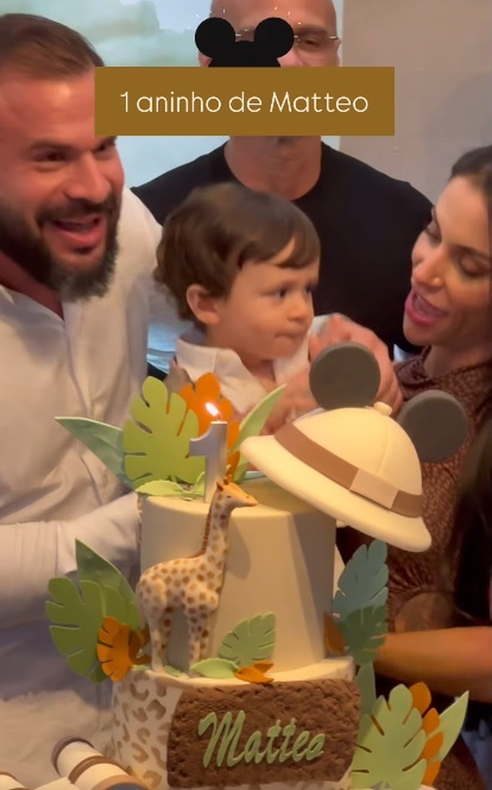 Três meses após separação, chefão da Viradouro e Thamires Hauch surgem ...