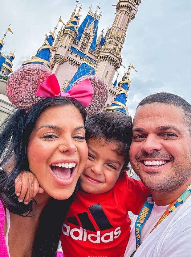 Quem é Evelyn Regly, a influenciadora que vendeu mansão por R$ 4 ...