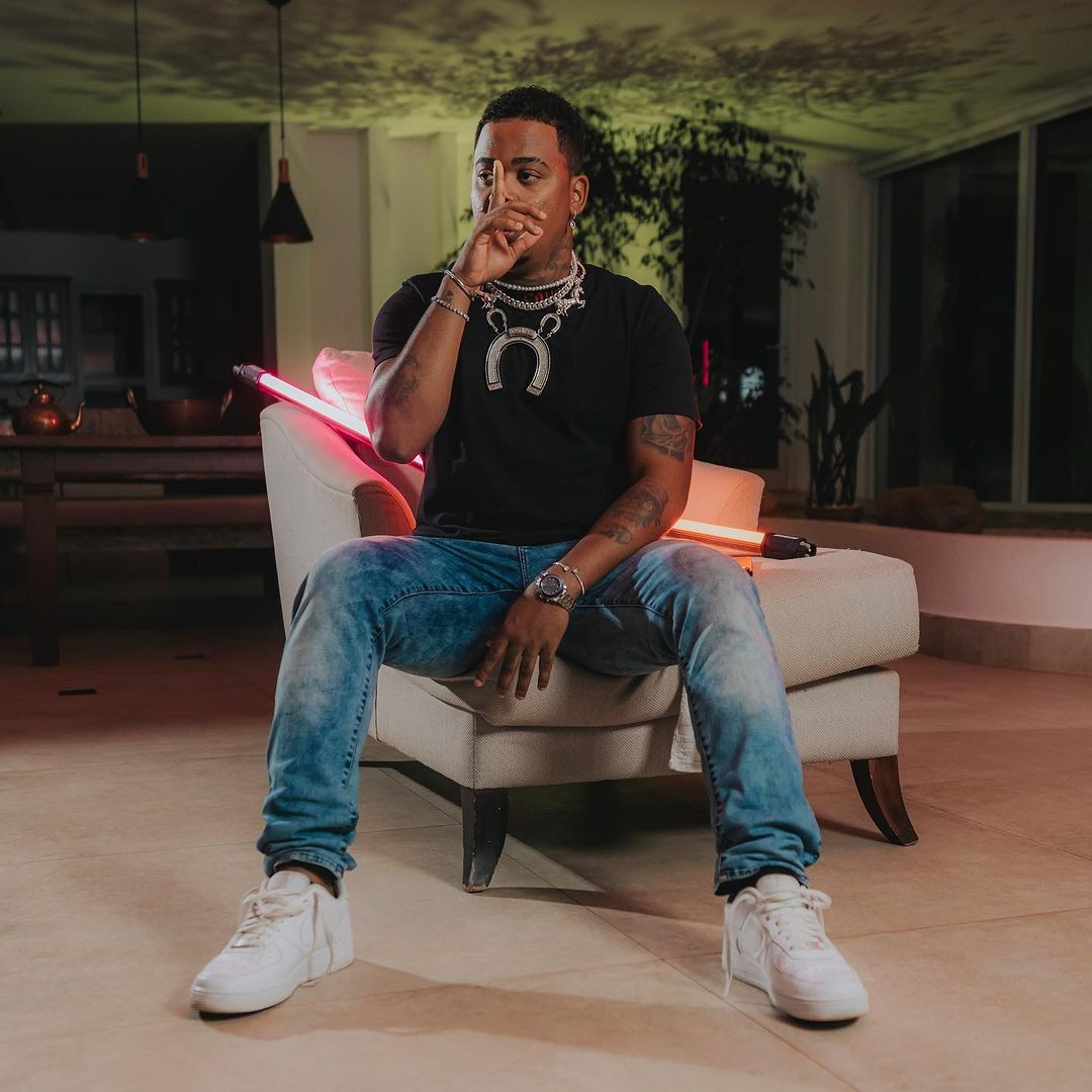 Rapper Major RD relata que teve carro atingido por oito tiros na ...