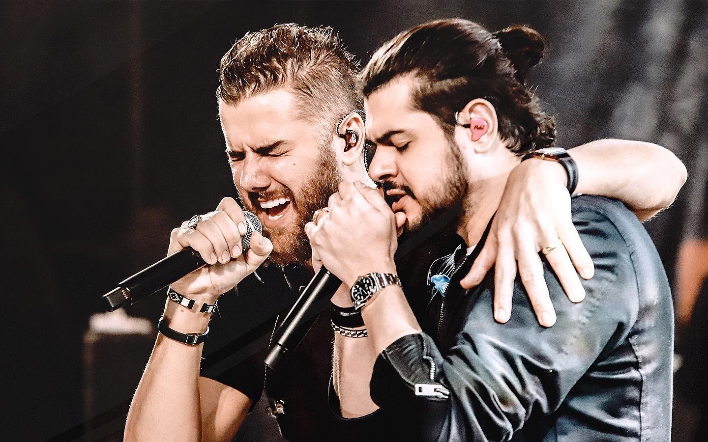 Após alta, Zé Neto chama padre para benzer e mostra noite dormindo na ...