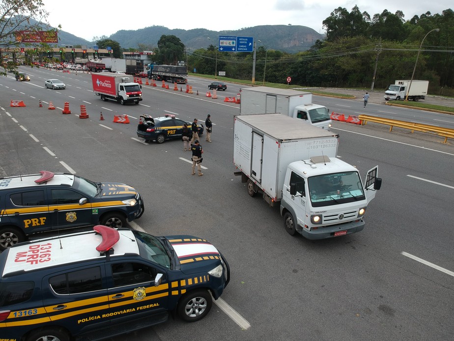 Seis mil agentes da PRF vão começar a usar câmeras nos uniformes em ...