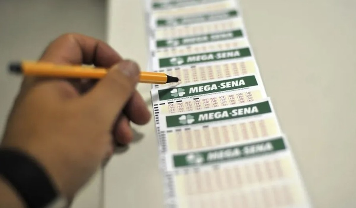 Mega-Sena acumula, e prêmio principal sobe para R$ 12 milhões