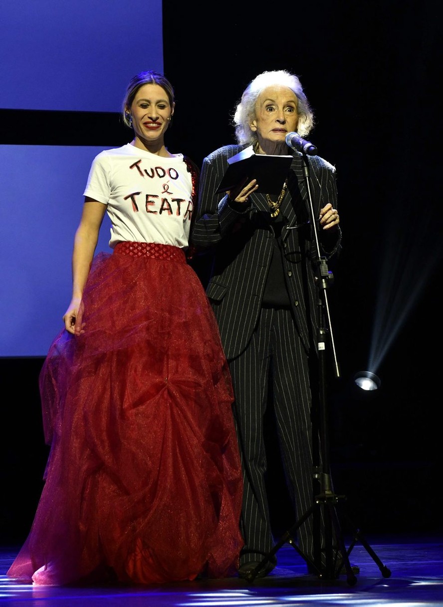 Aos 84 anos, Joana Fomm reaparece em premiação no Rio