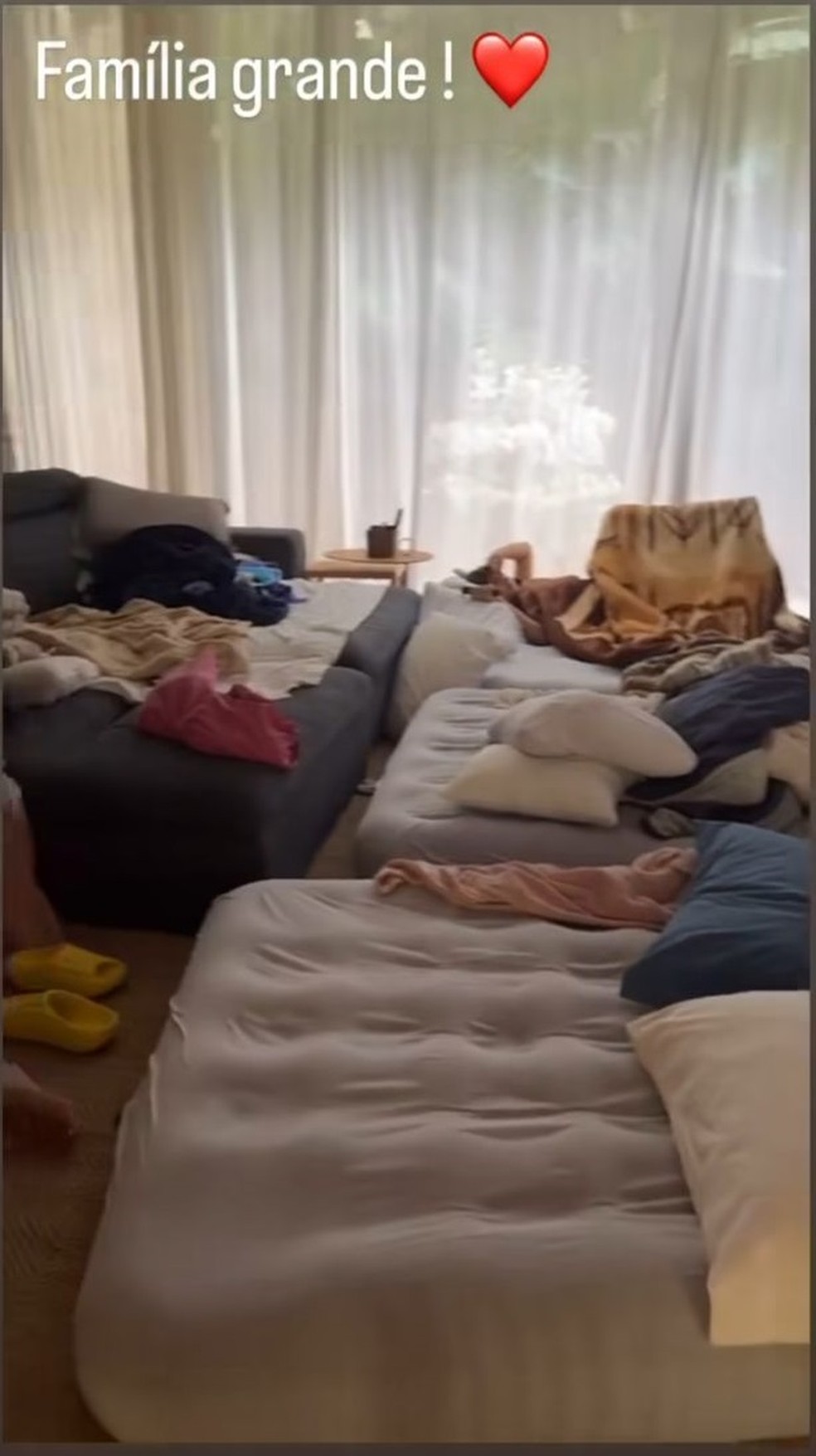 Grazi Massafera improvisa puxadinho em casa para acomodar família do Paraná que passa carnaval ...