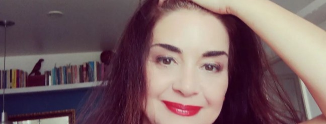 Filha de Betty Faria, Alexandra Marzo, de ‘Mulheres de areia’, hoje é ...