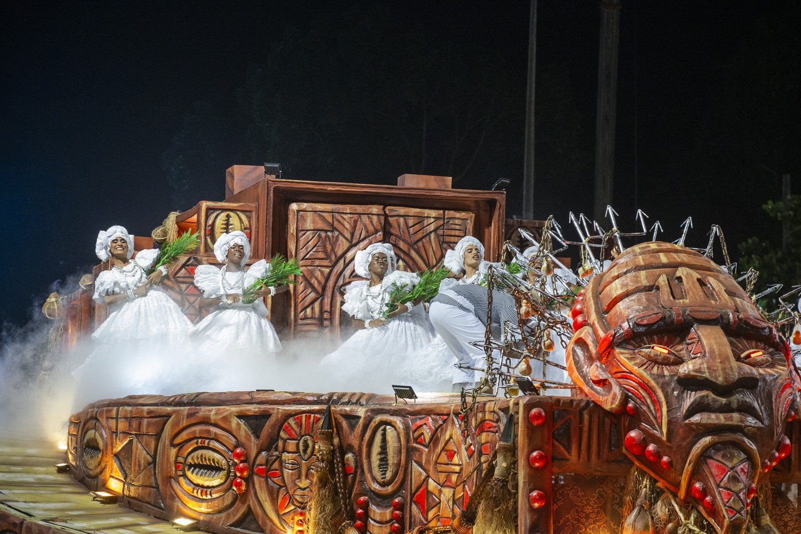 Salgueiro celebra fé e malandragem com o samba mais ouvido do carnaval