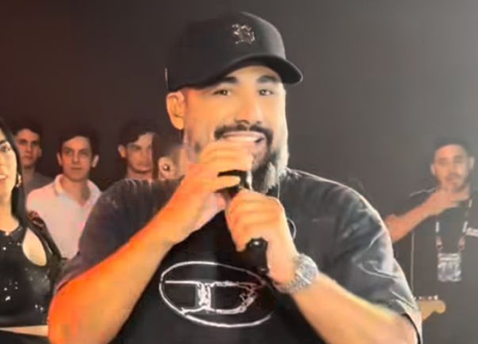 Cantor Raí Saia Rodada é internado às pressas após passar mal