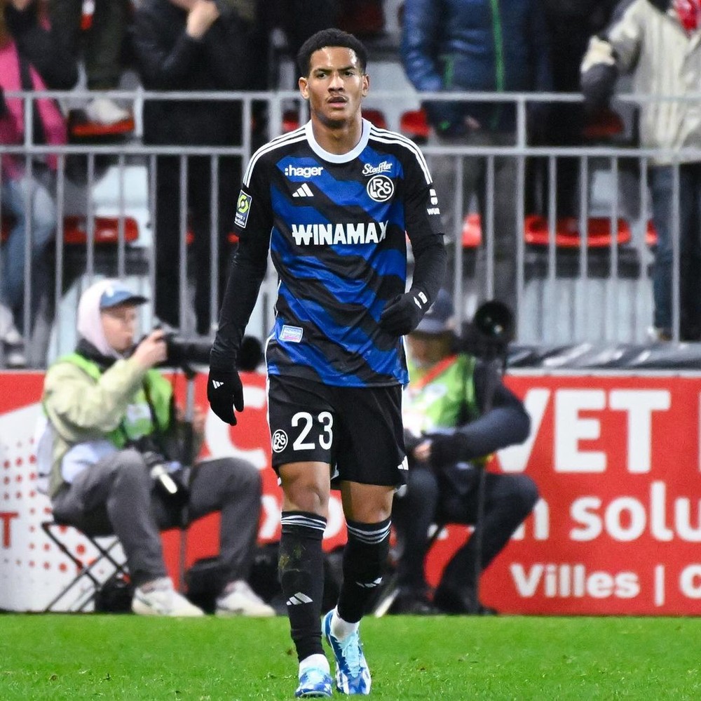 Ex Santos jogando na França, Ângelo Gabriel está namorando ...