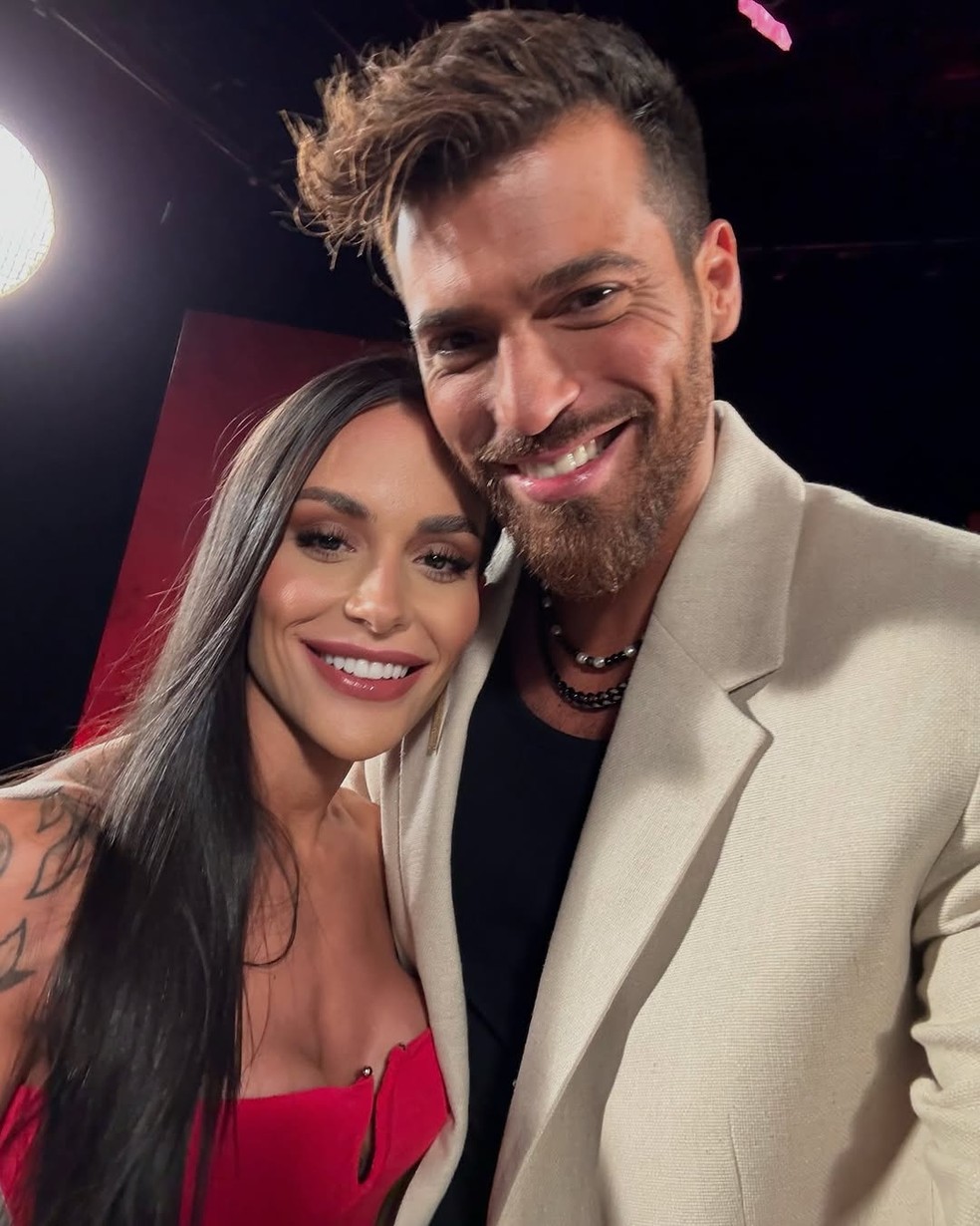 Ex do chefão da Viradouro, Thamires Hauch vive clima de romance com ...