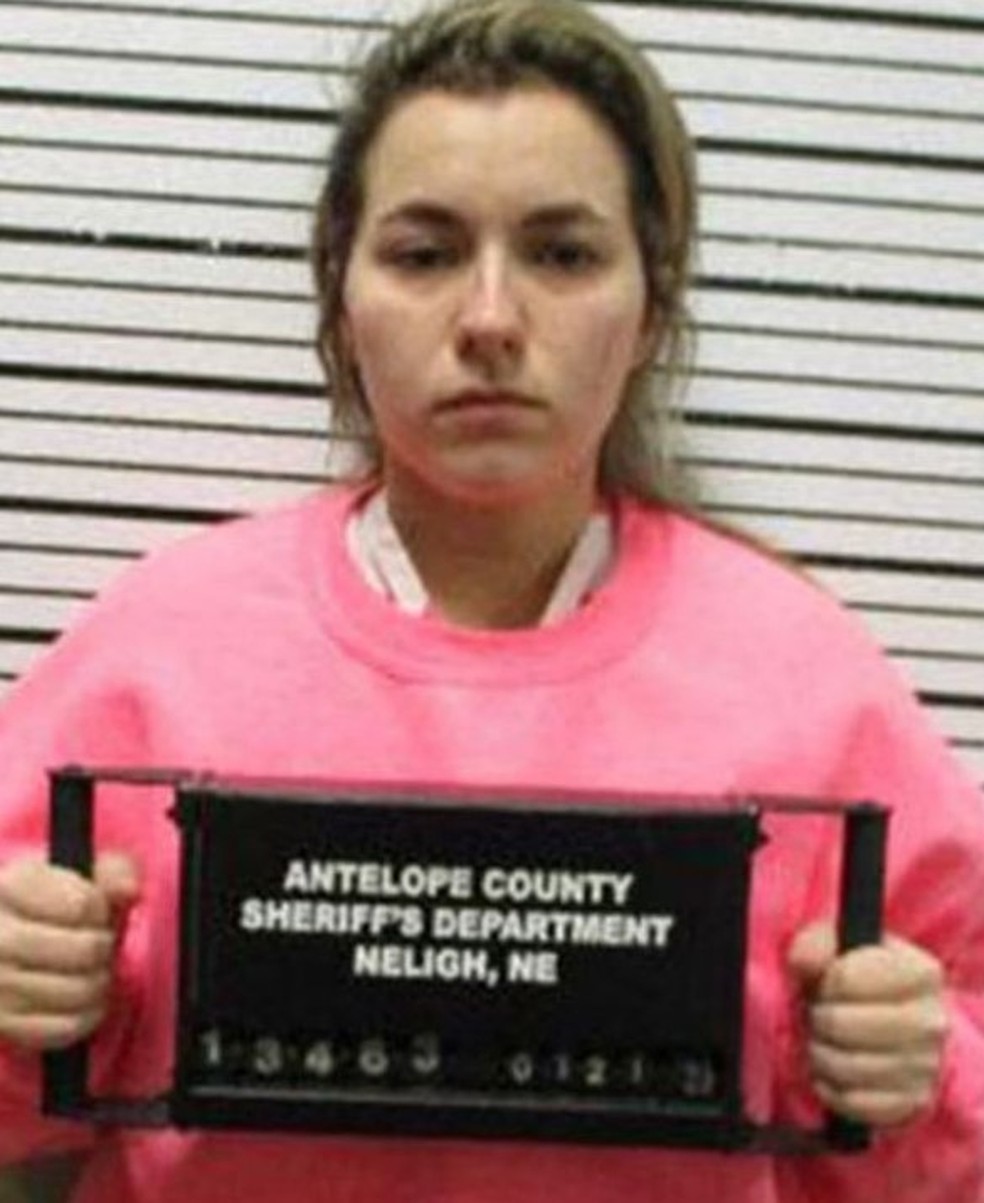 Professora se declara culpada por abusar sexualmente de aluno menor de ...