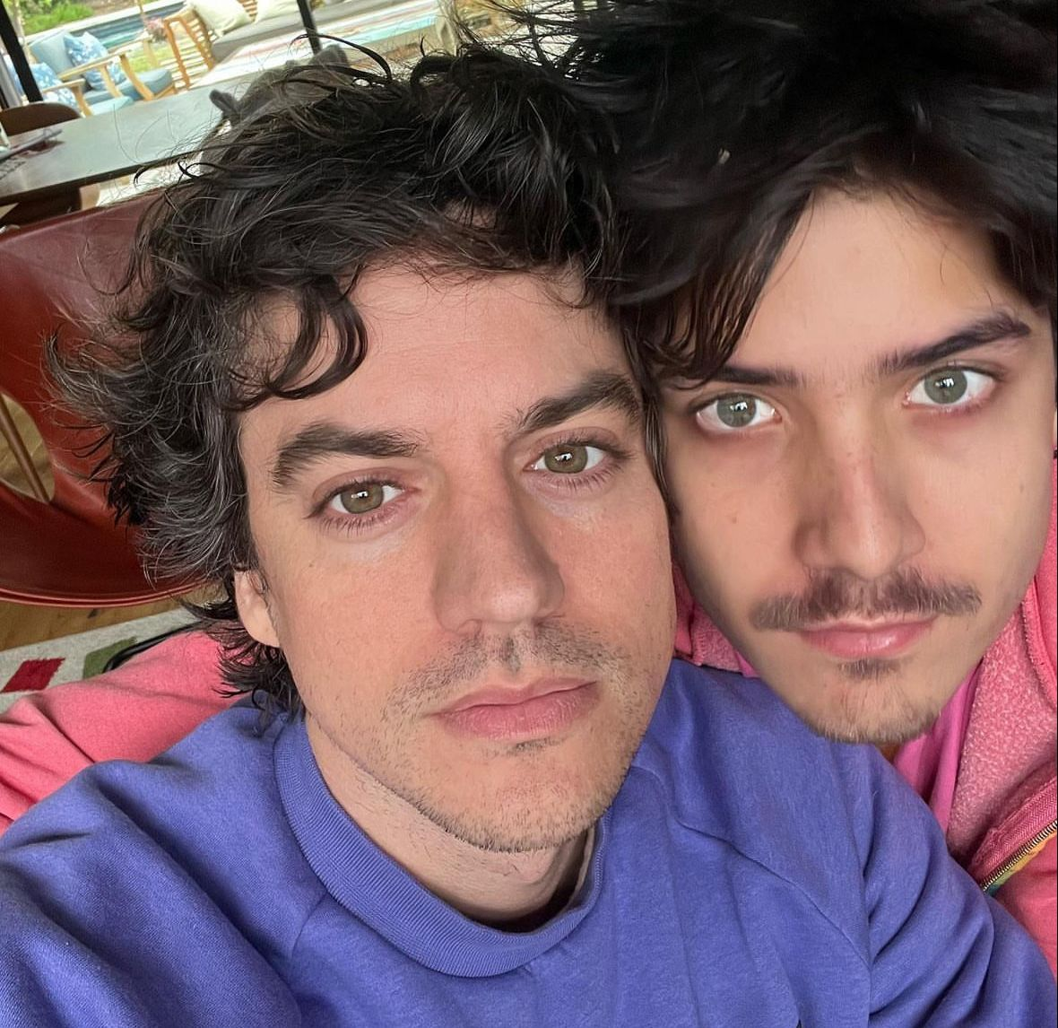 Irmão de Luciano Huck e marido lançam projeto musical nos EUA