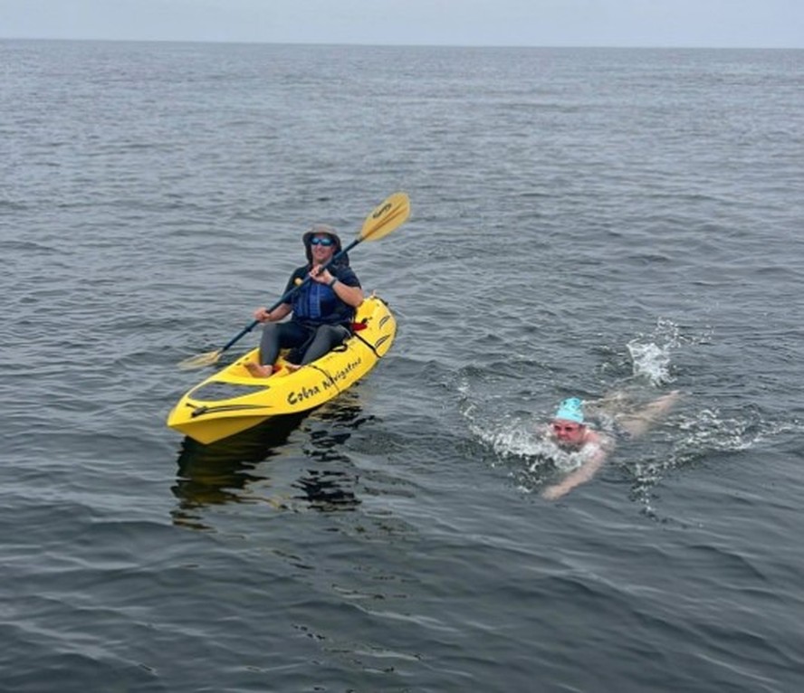 Mulher de 55 anos é a primeira pessoa a completar travessia de 48km em ...