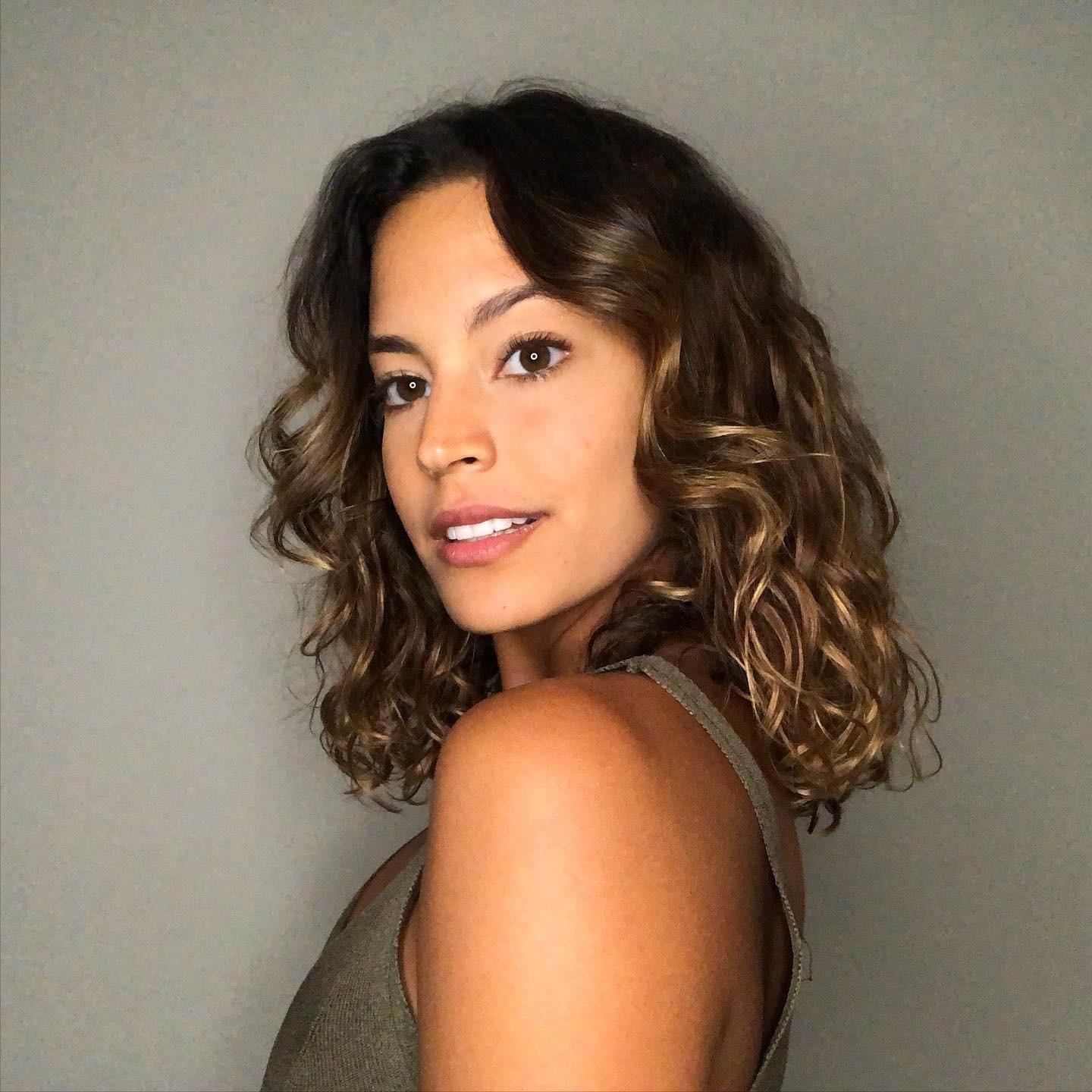 Aos 26 anos, sobrinha de Helena Ranaldi estreia como atriz profissional