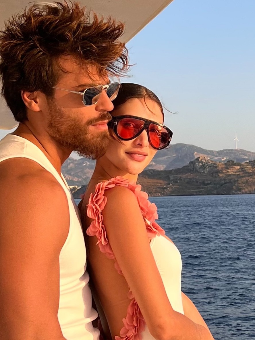 Can Yaman faz 36 anos com novo amor: conheça Sara Bluma, a DJ que ...