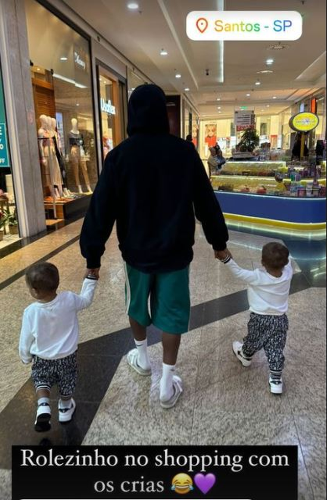 De férias no Brasil, Rodrygo Goes posa com filhos gêmeos: 'Rolezinho ...