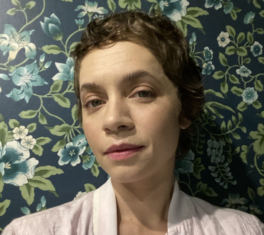 A atriz Marina Provenzzano interpreta uma jovem sexualmente livre na ...