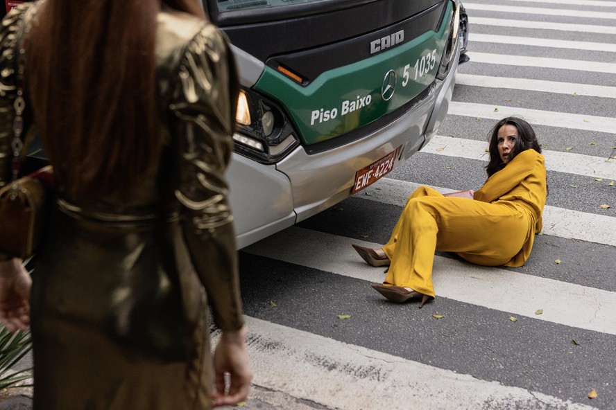 Em ‘Três Graças’, Arminda tenta matar Zenilda