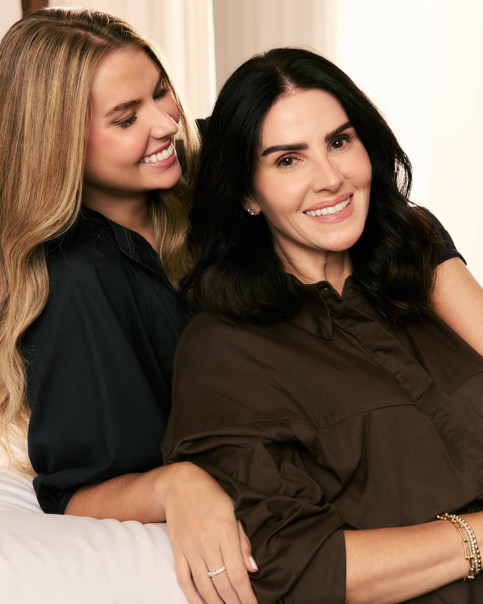 Lisandra Souto posa para ensaio com a filha modelo: 'Minha fortaleza é ...