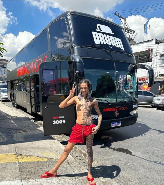 MC Oruam é detido no bairro onde mora numa mansão com vista para o mar ...