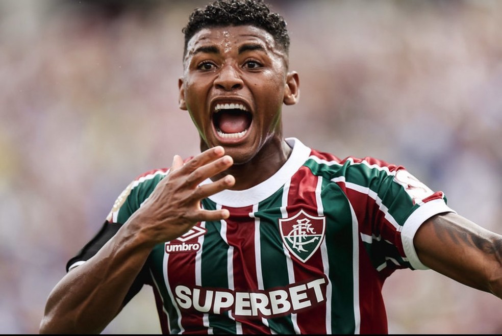 Com gols e desarmes, jovens volantes do Fluminense dominam meio-campo e ...