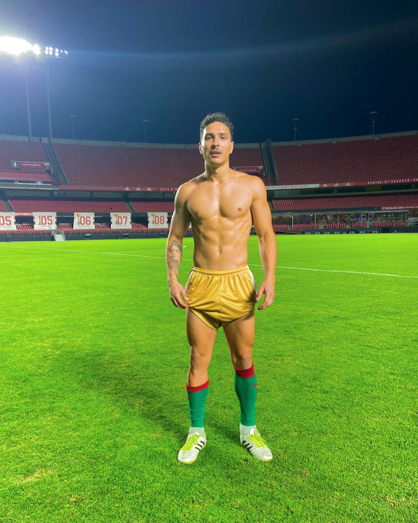 É ele! Alane viveu romance com cantor paulista de 30 anos antes de ...