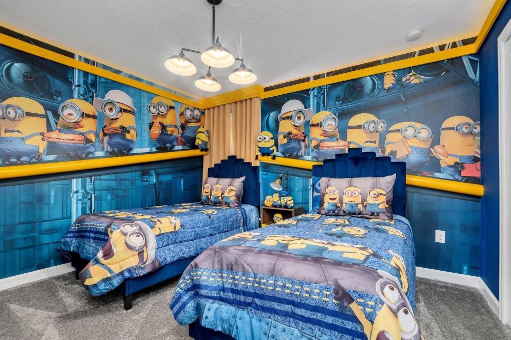 Mansão temática de Deborah Secco com nove quartos nos EUA pode ser alugada por R$ 3 mil a diária ...