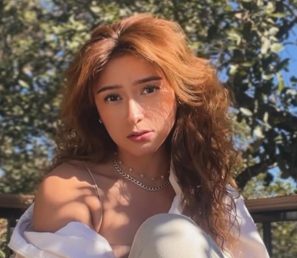 Solteira viraliza com tática de espalhar glitter pelo corpo para ...