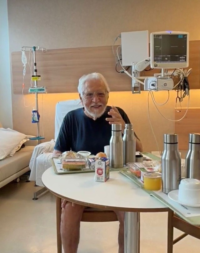 Aos 89 anos, Carlos Alberto de Nóbrega faz vídeo internado em semi ...