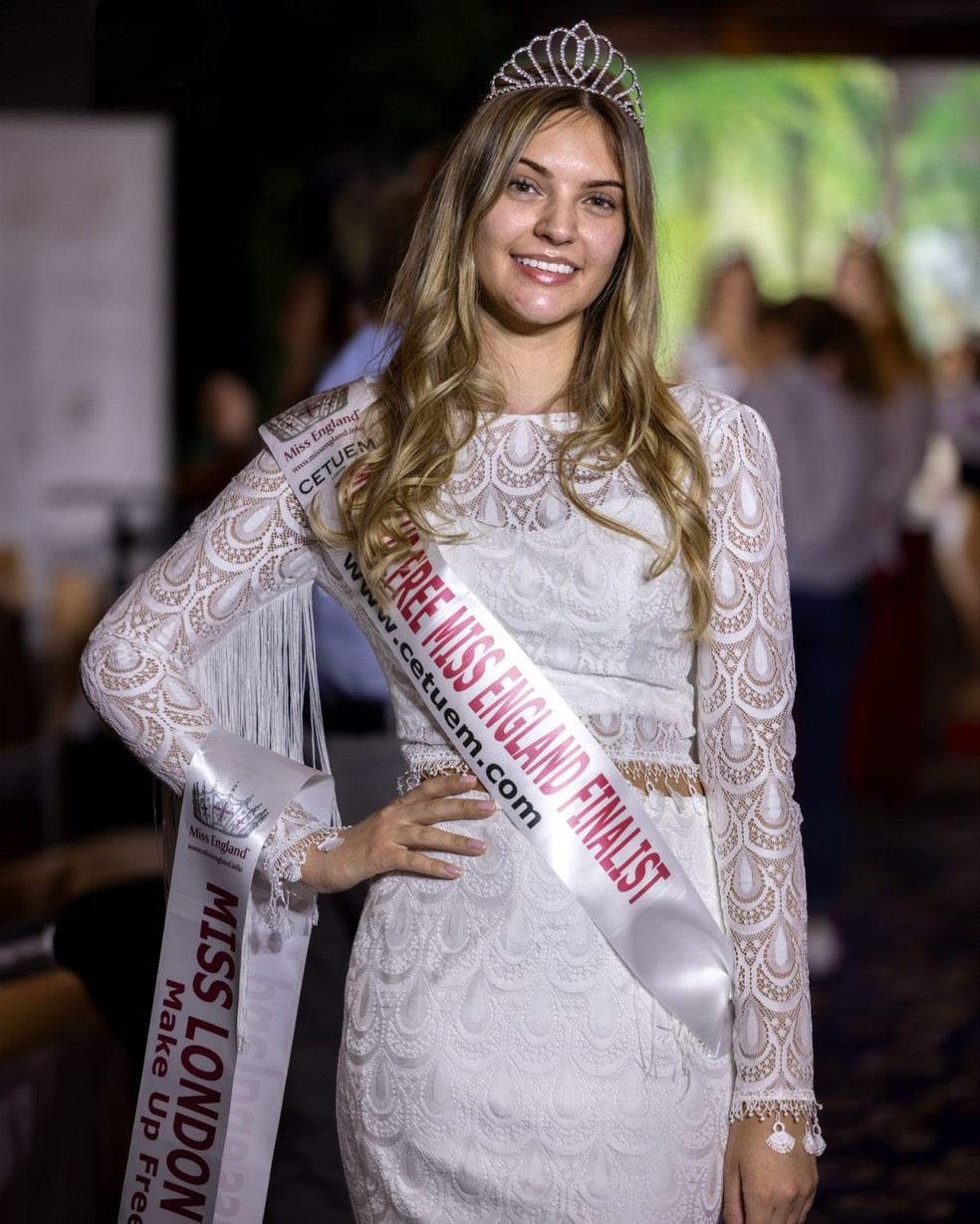 'Fada do dente' vence o primeiro concurso de Miss sem maquiagem do mundo, em Londres