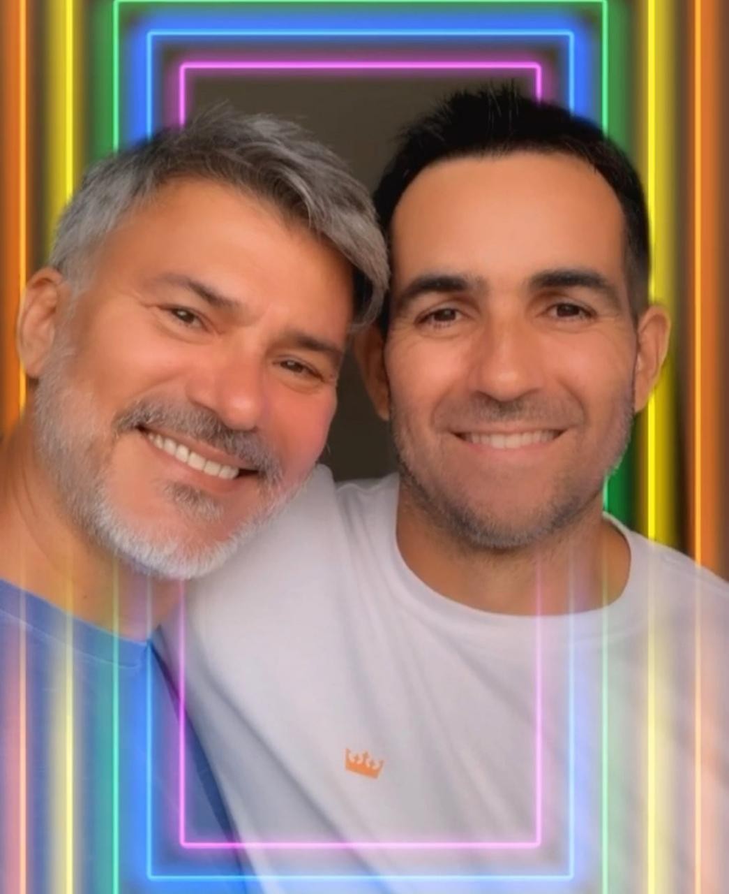 Galã Leonardo Vieira ganha elogios com foto de sunga aos 56 anos