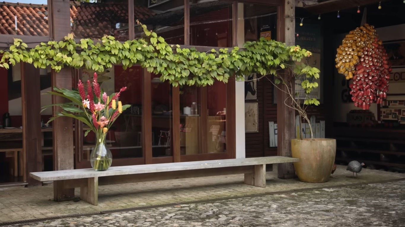 Regina Casé abre mansão em Mangaratiba e brinca com 'decoração sem ...