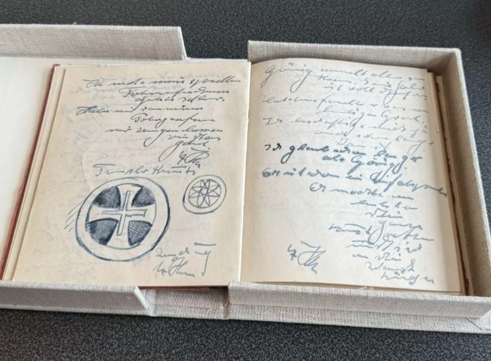 Diário atribuído a Hitler mostra que o líder nazista era 'apaixonado' por atriz