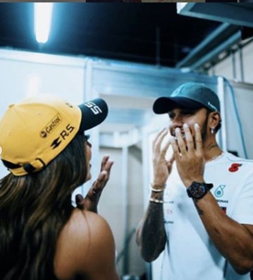 Após publicar fotos com novo namorado, Anitta se declara: 'Meu amor'