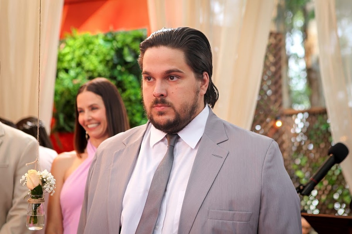 Nos resumos de 'A infância de Romeu e Julieta', Basílio finge ser Bassânio no dia do casamento ...