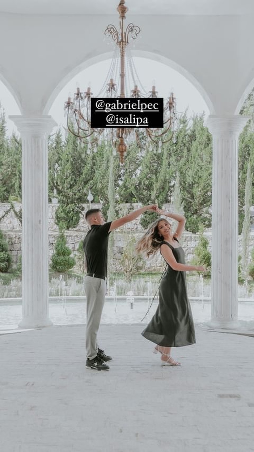 Contagem regressiva! Destaque do Vasco em 2023, Gabriel Pec faz ensaio de pré-casamento em castelo