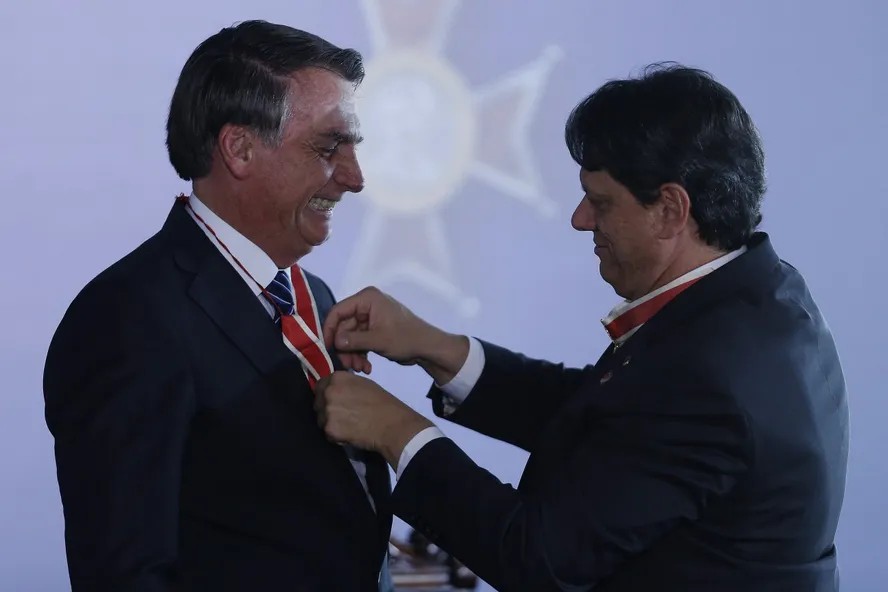 Tarcísio envia projeto que anistia multas por falta de máscara na pandemia; Bolsonaro será ...