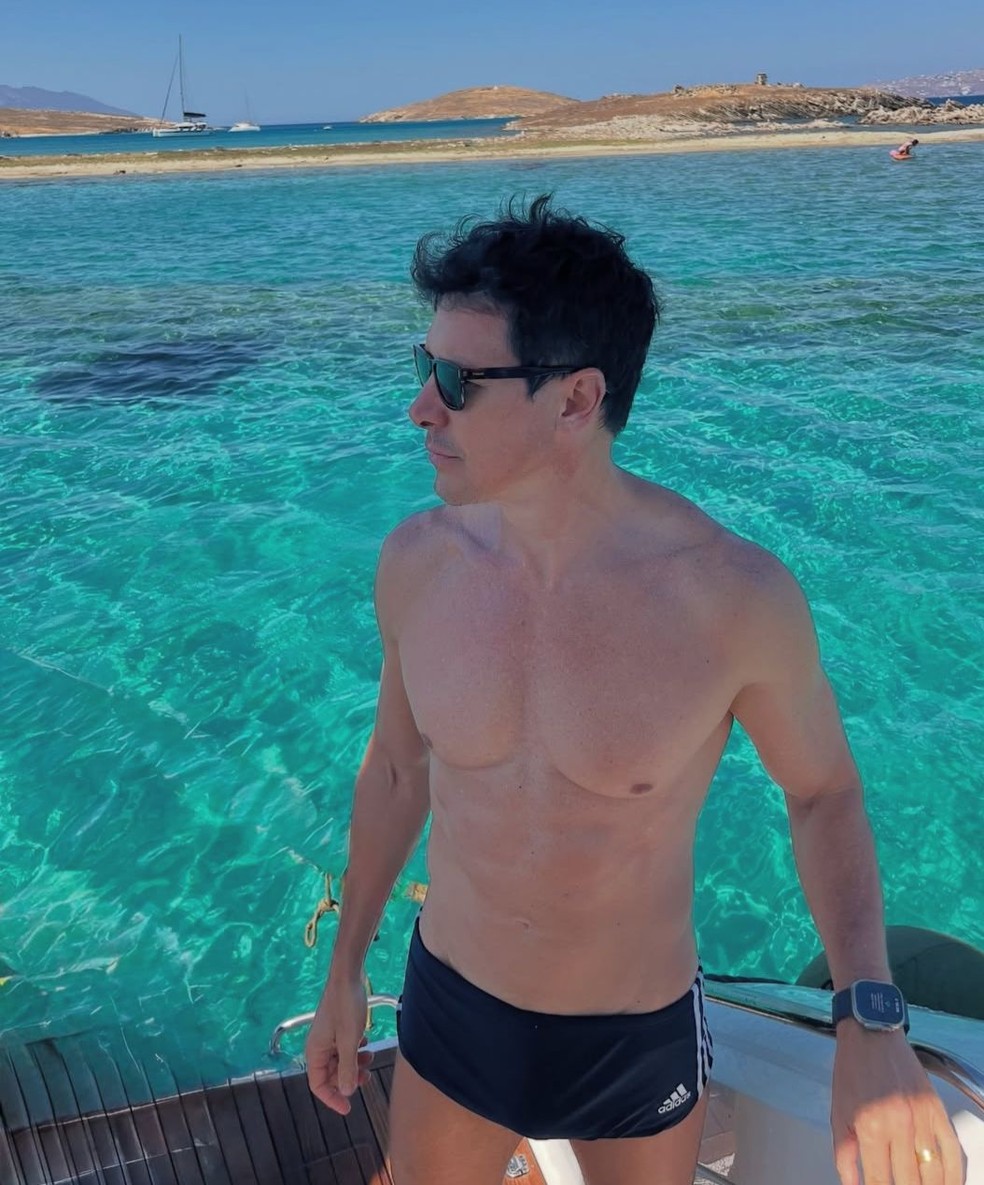 Rodrigo Faro entra na trend e 'bota o biquíni após treino'; vídeo