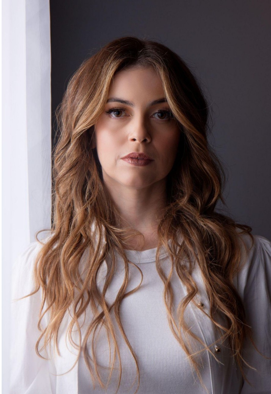 Cantora Karolin volta a usar o nome artístico de Karyn Garcia e investe ...