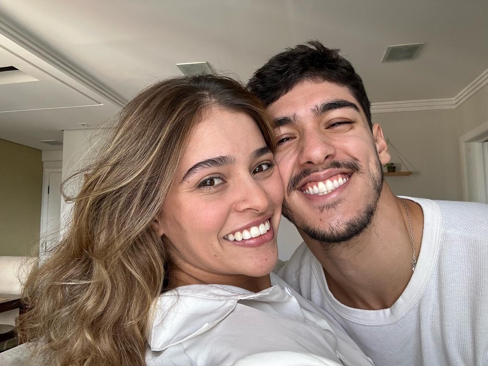 Novo muso da seleção de vôlei namora ginasta de trampolim, a 6ª melhor ...