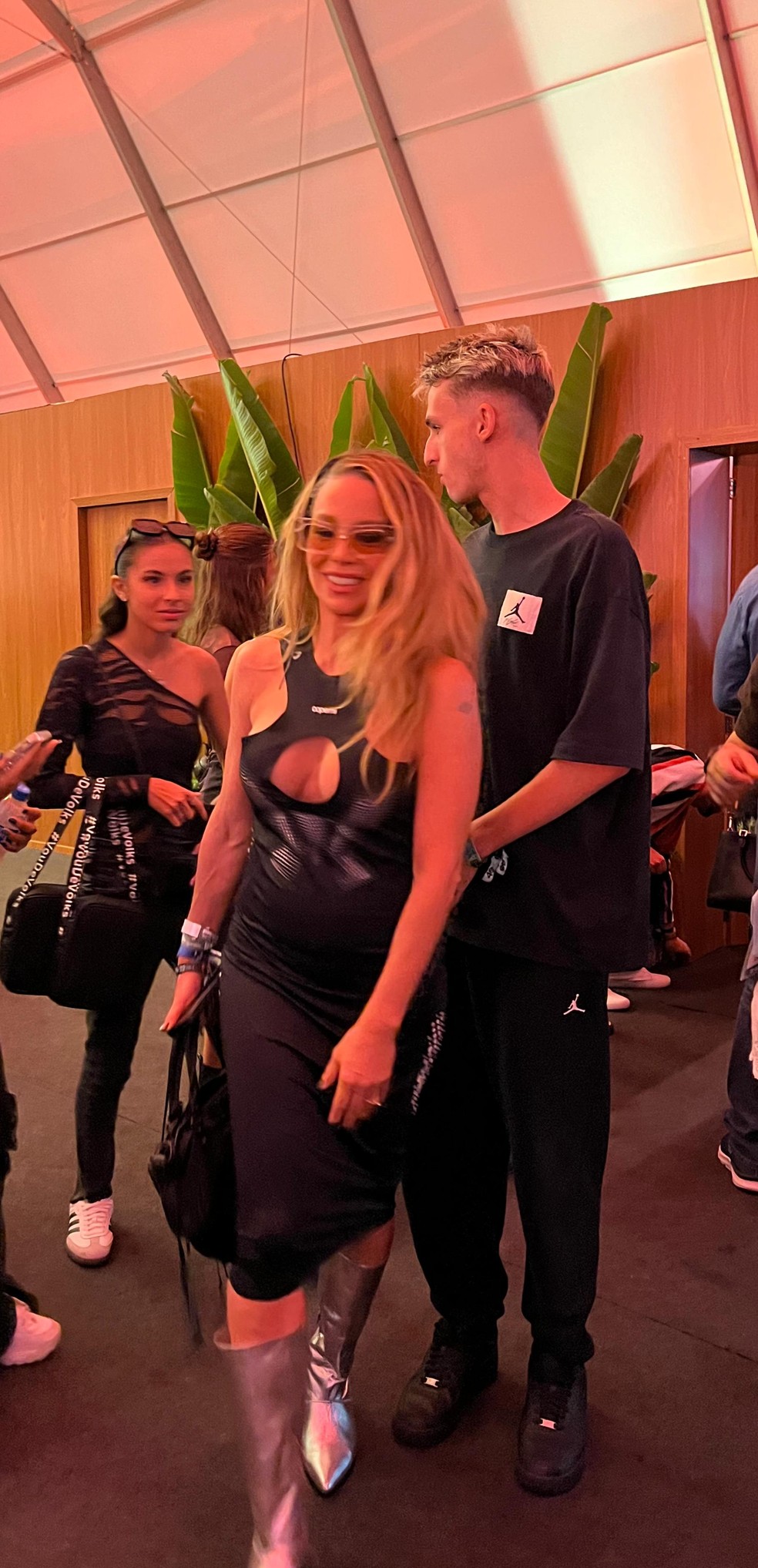 Atriz causa alvoroço, filho de Dani Winits chama atenção e ex-jogador ...