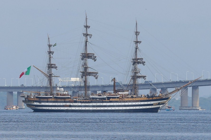 Amerigo Vespucci, conhecido como o navio mais bonito do mundo, chega ao ...
