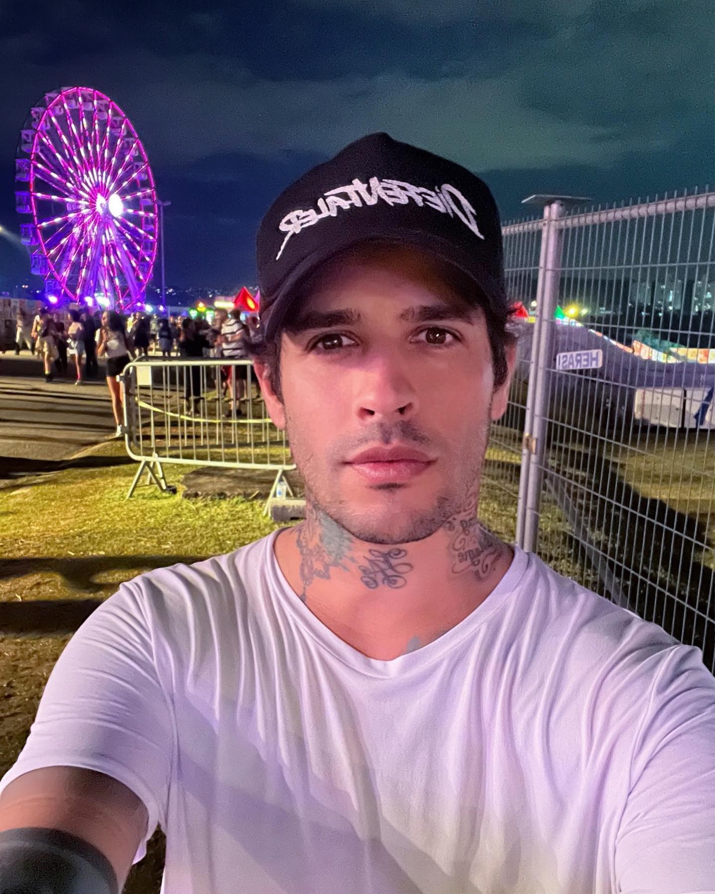 Vencedor do 'BBB 8', Rafinha faz tattoo em Gyselle Soares, a vice ...