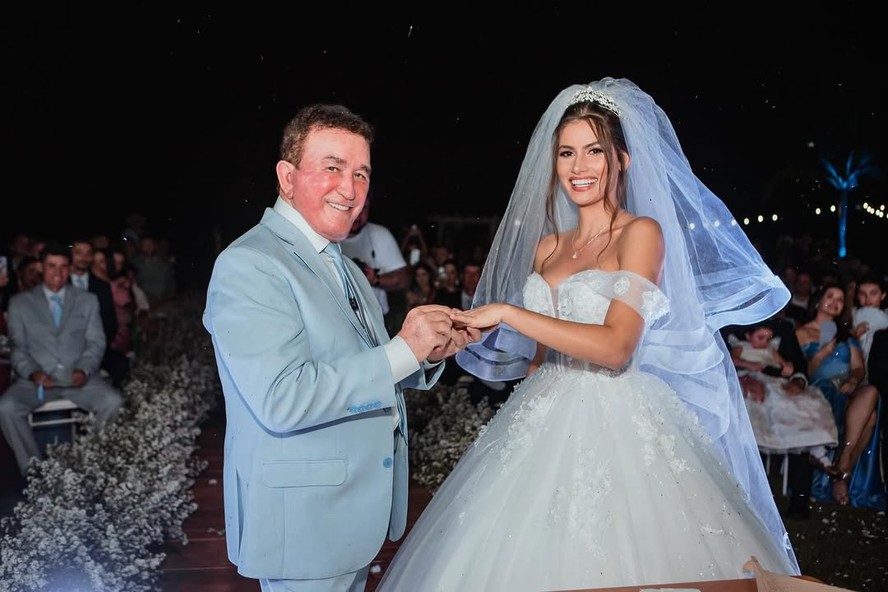 Amado Batista teria traído a mulher miss com amiga dela, diz jornalista