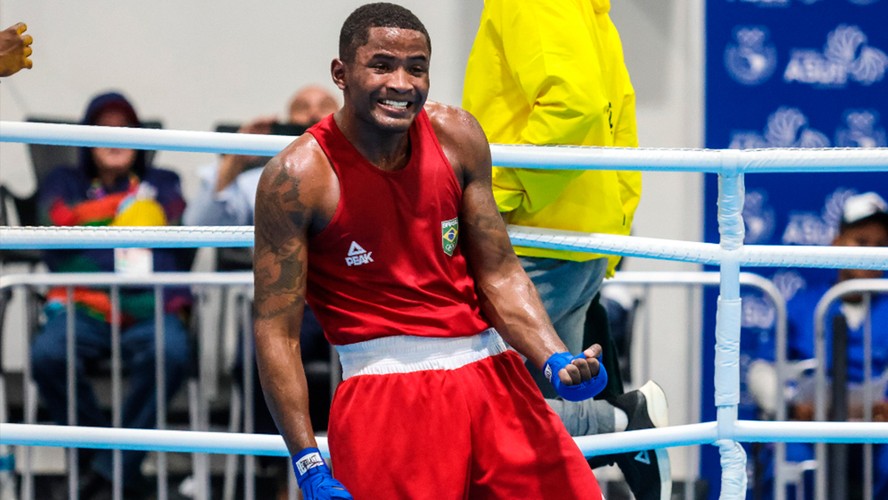 'Shuga' vence mais uma e chega na terceira rodada do Pré-Olímpico de Boxe