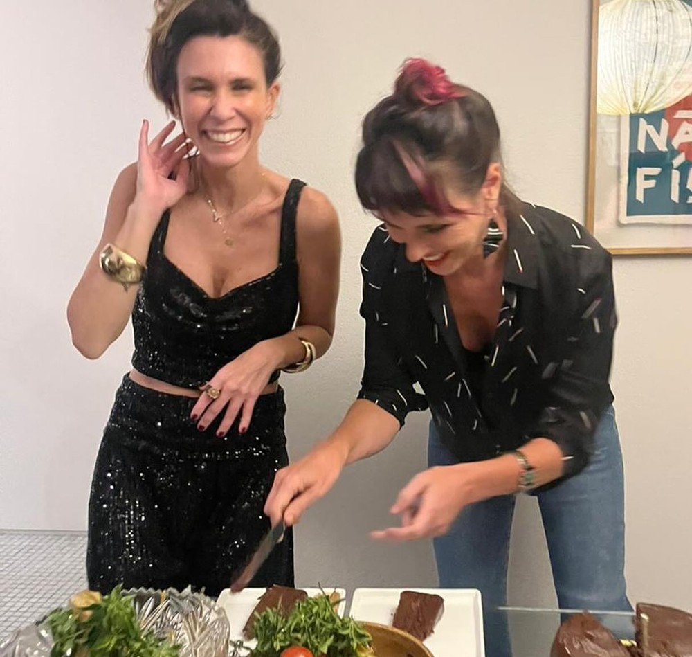 Reencontro! Ex-VJS da MTV se reúnem no aniversário de 45 anos de Sarah Oliveira