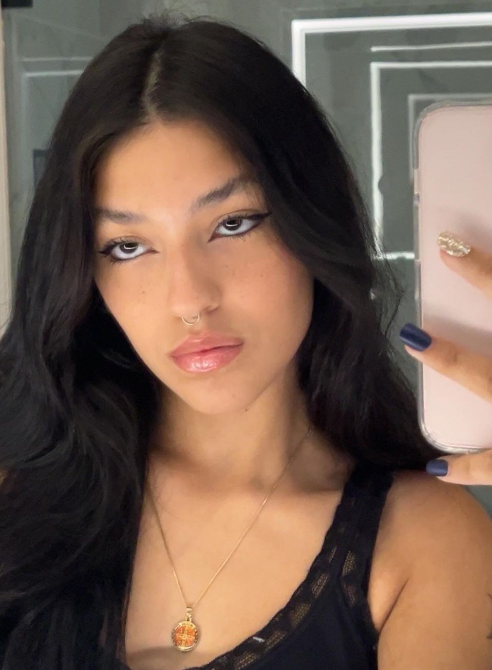 Simony posa com mulher do ex-marido, o rapper Afro-X, em aniversário da ...